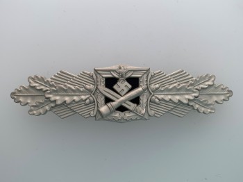 Army Close Combat Clasp in Silver- silvered finish